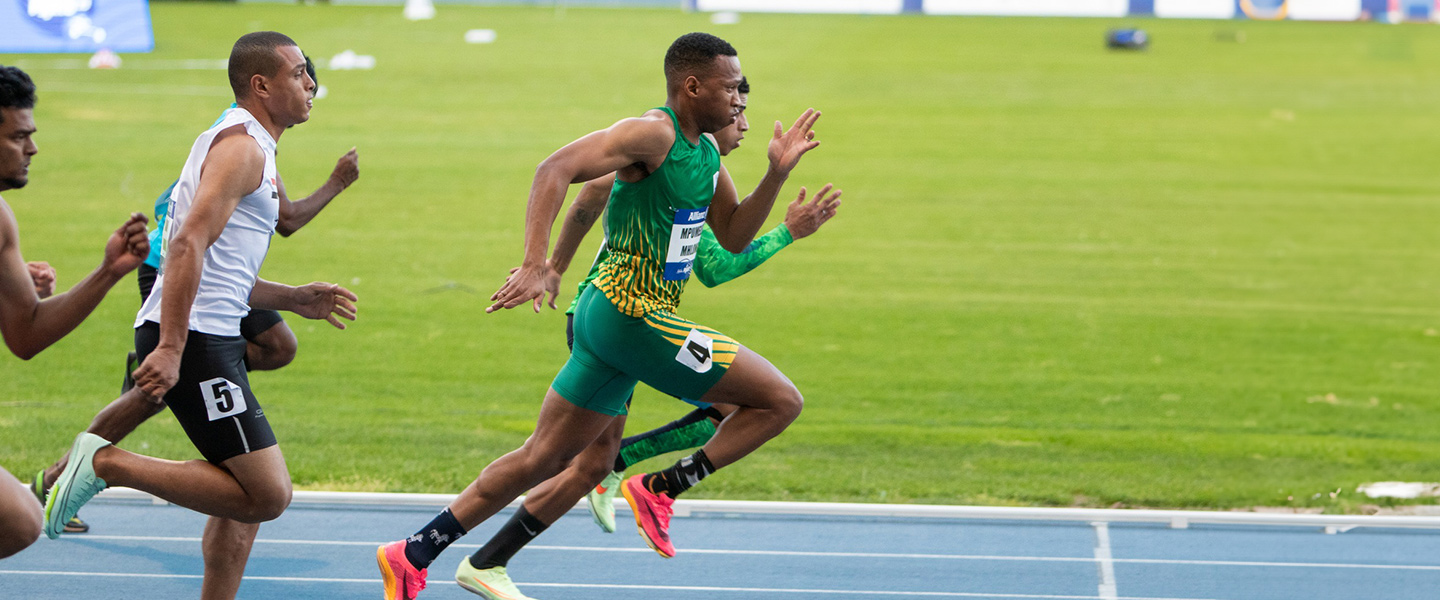 Mpumelelo Mhlongo running in a race